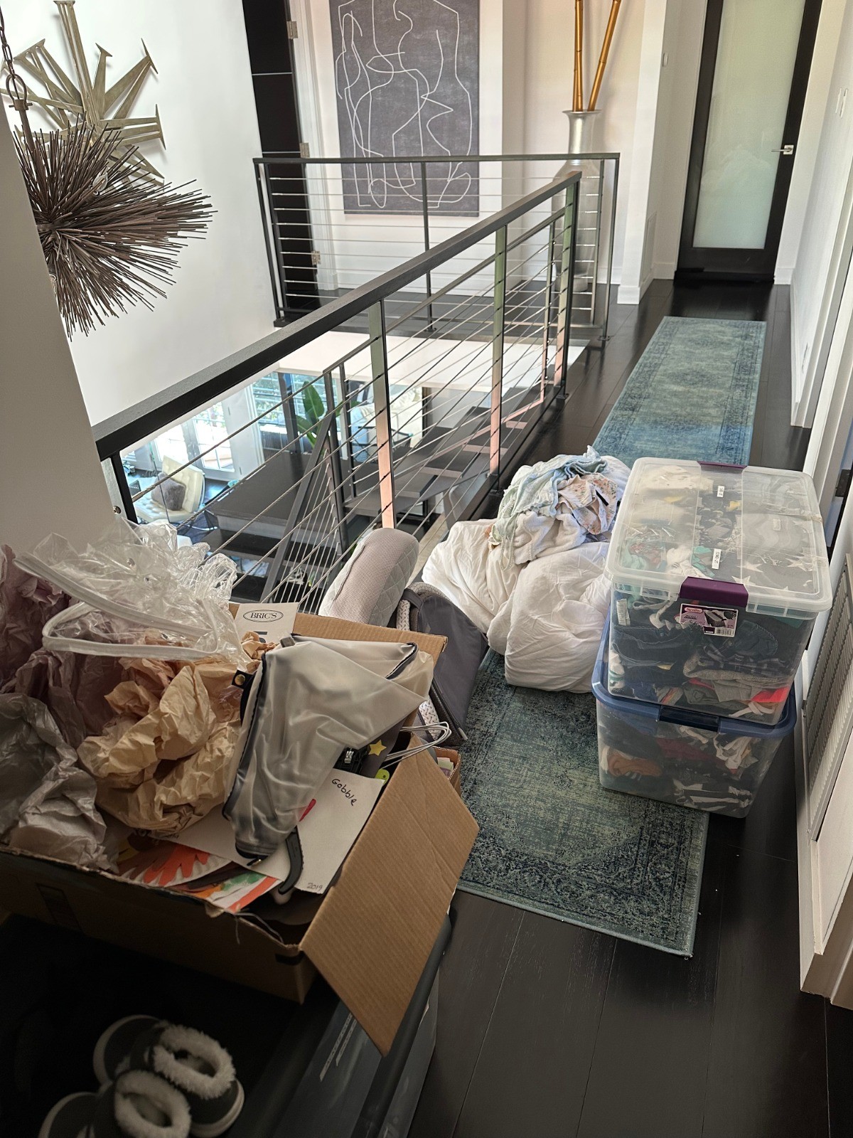 Closet Clutter - MÁS LIVING