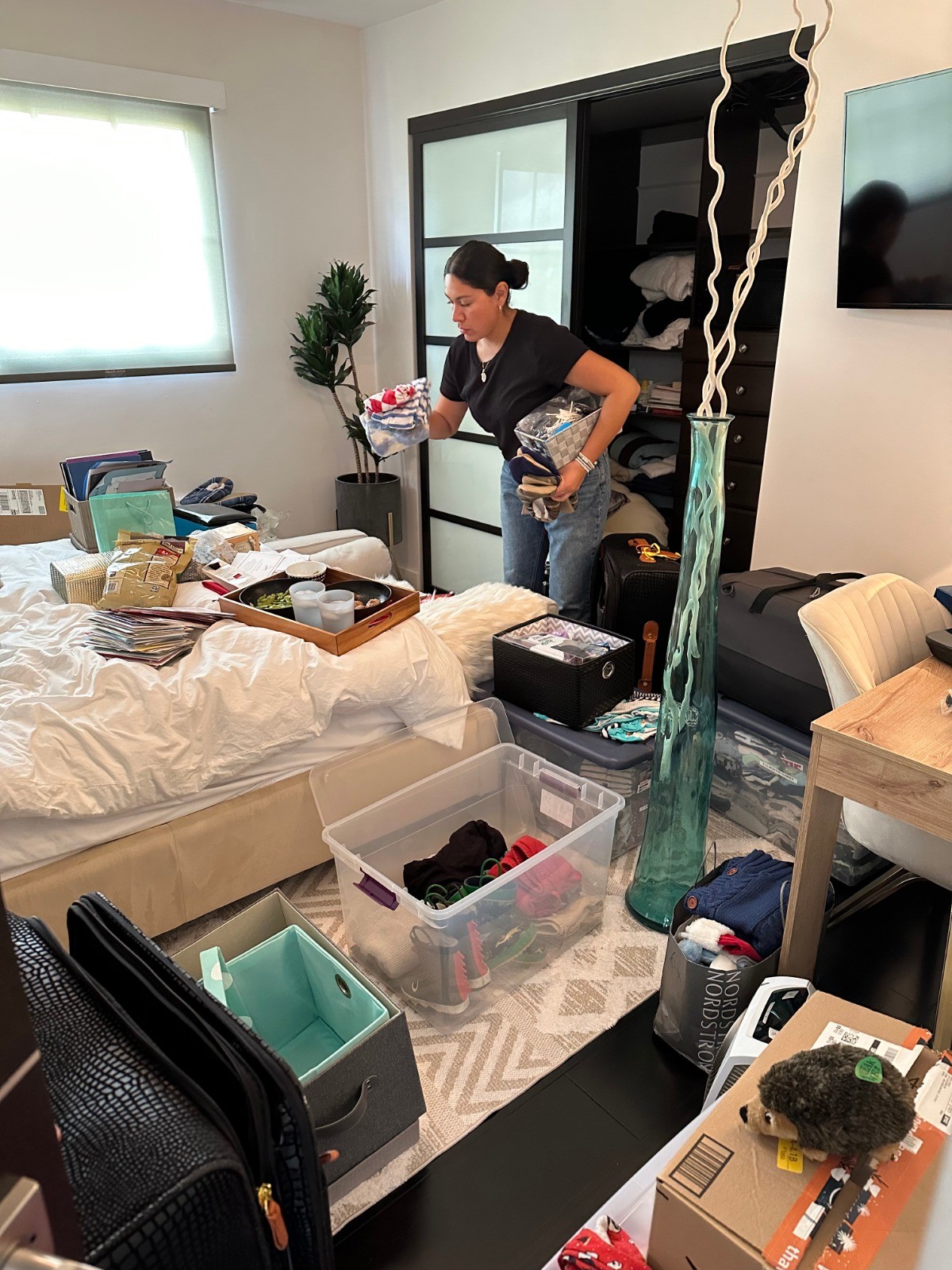 Closet Clutter - MÁS LIVING